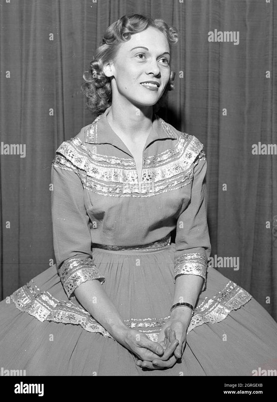 JEAN SHEPARD (1933-2016) Promotional photo of American country and ...