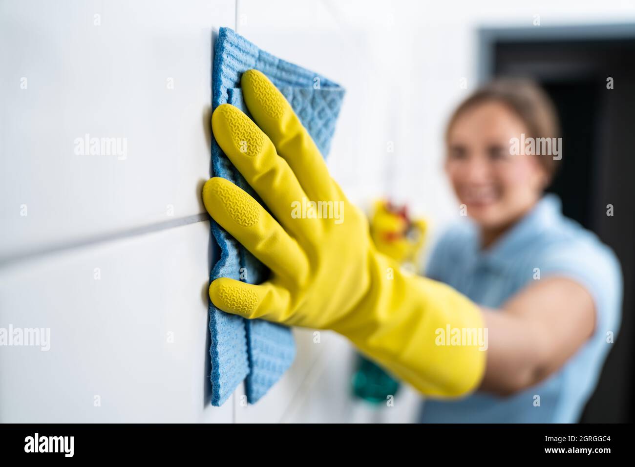 Grout Tile Cleaning. Cleaning Wall With Wipe Stock Photo - Alamy