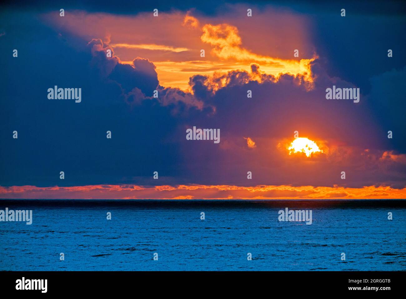 Sunset over the Atlantic Ocean in Les Landes, Ondres, France Stock ...