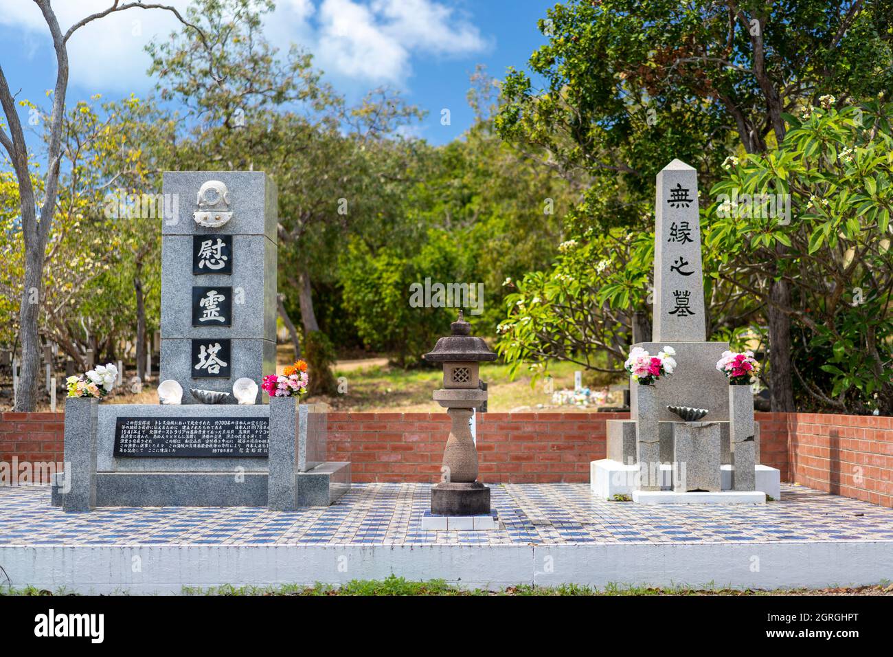 Memorial to Japanese Pearl Divers, Thursday Island Cemetery, Torres ...