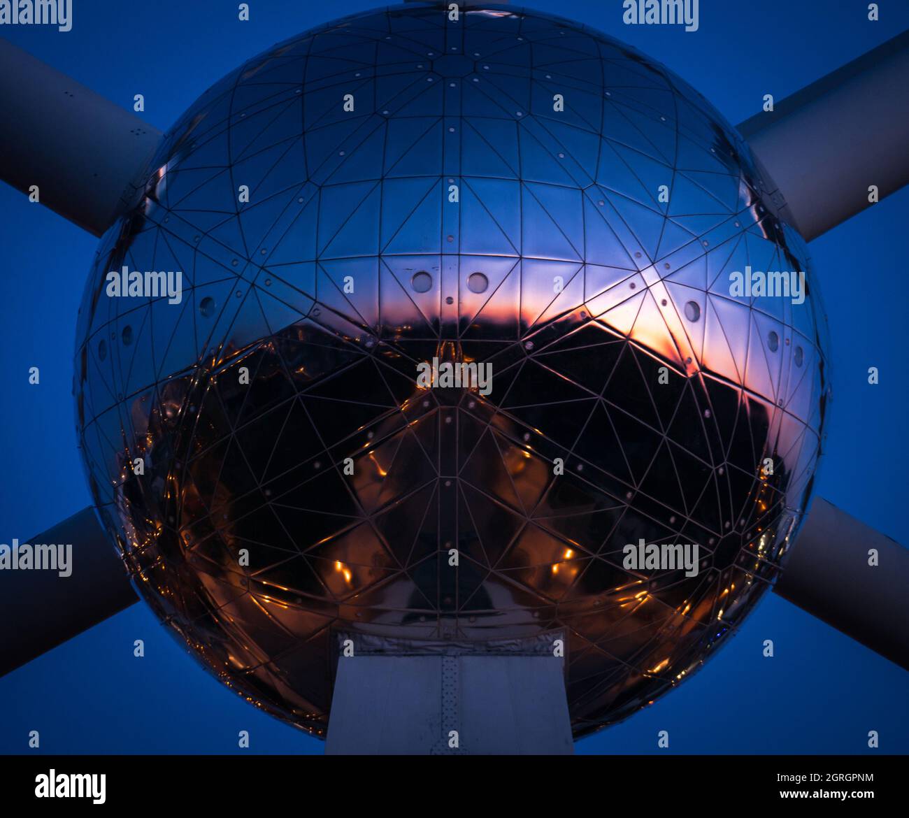 Illuminated atomium hi-res stock photography and images - Alamy