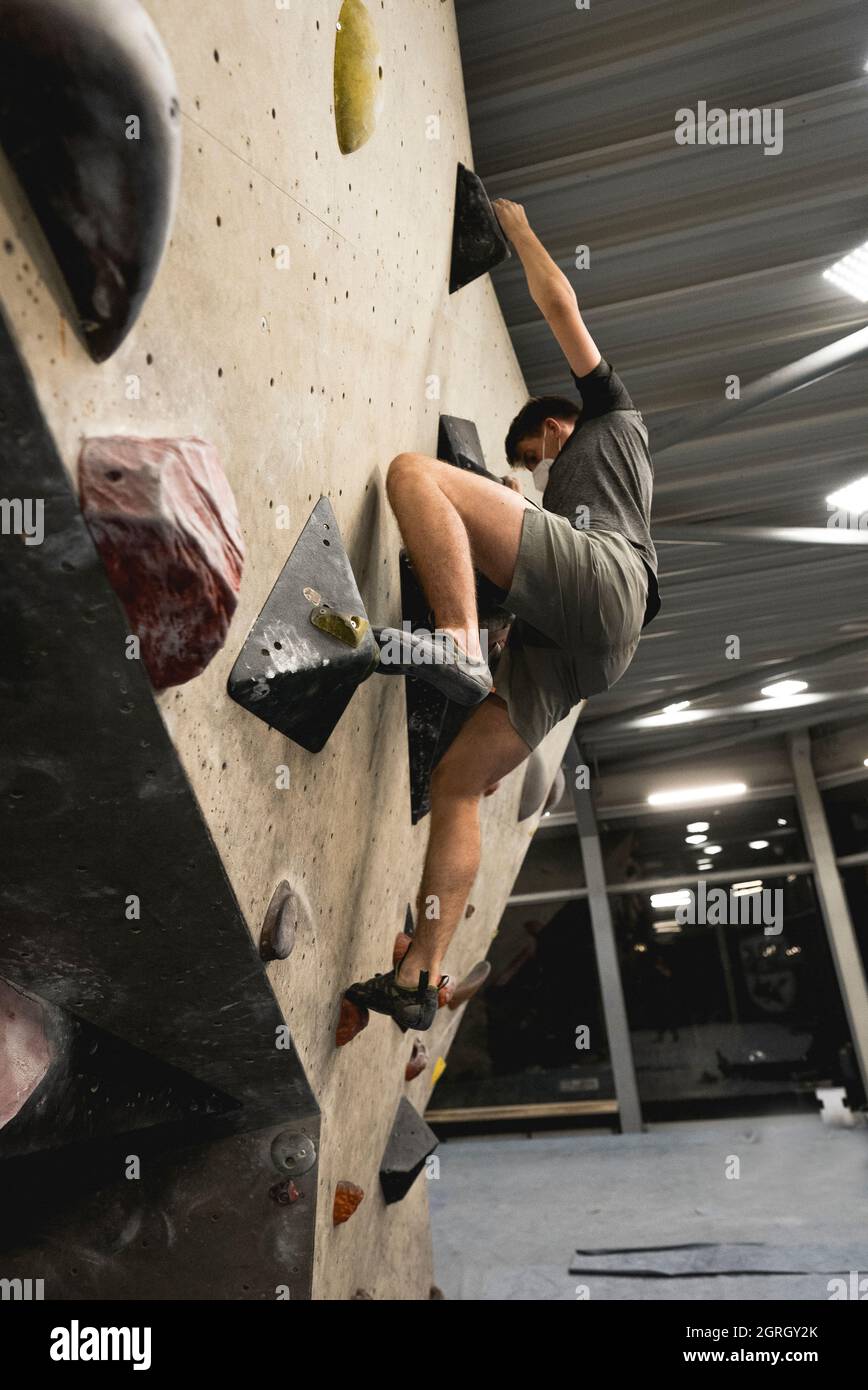 Wall in bouldering gym man hi-res stock photography and images - Alamy