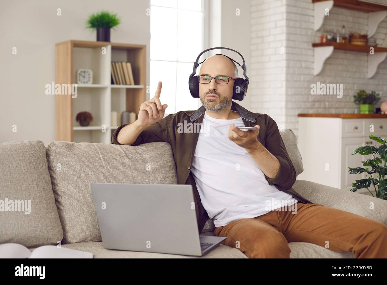 Man with recording device hi-res stock photography and images - Alamy