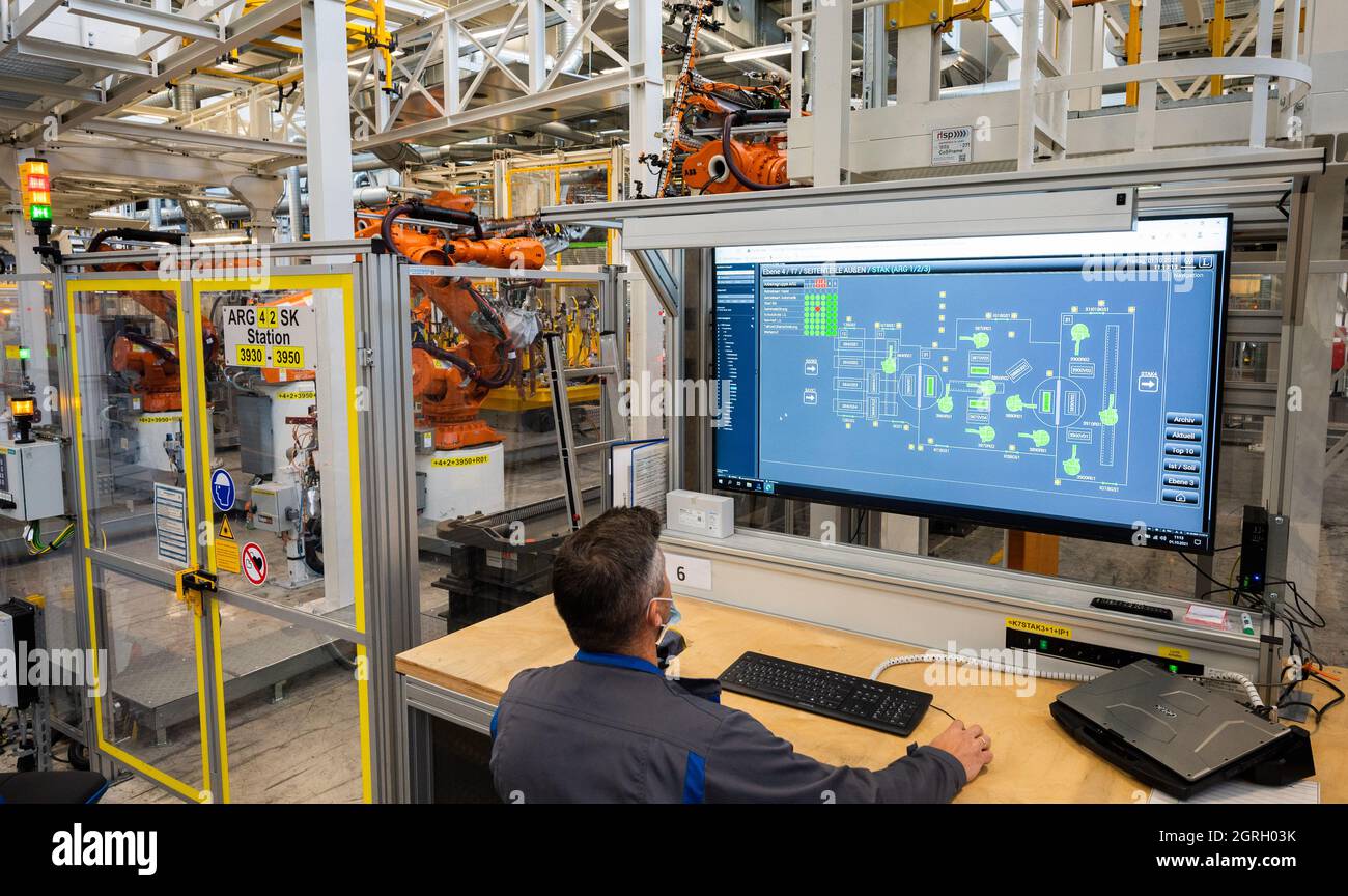 Hanover, Germany. 01st Oct, 2021. A VW employee stands at a plant ...