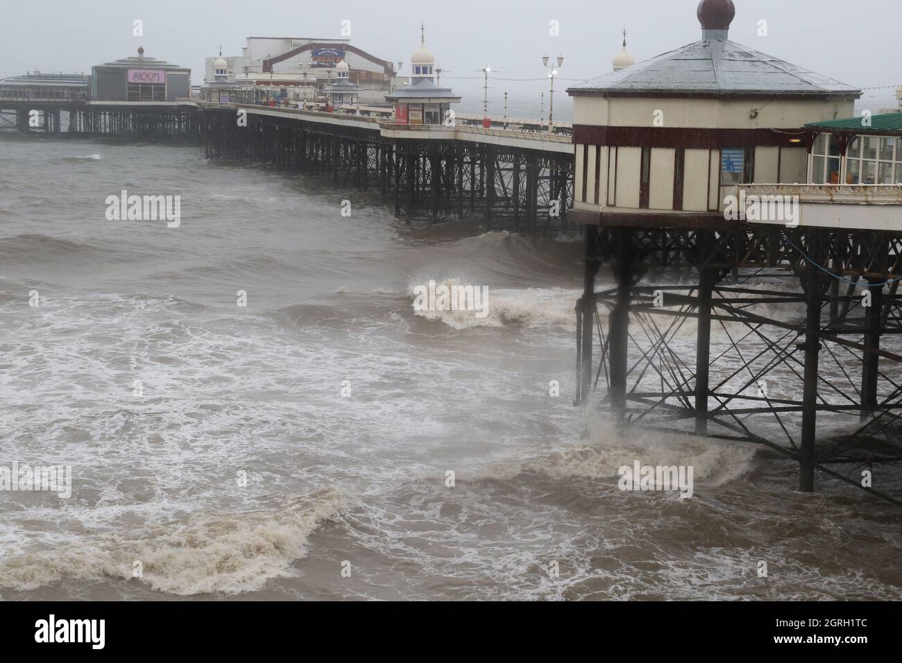 Bad weather blackpool hi-res stock photography and images - Alamy
