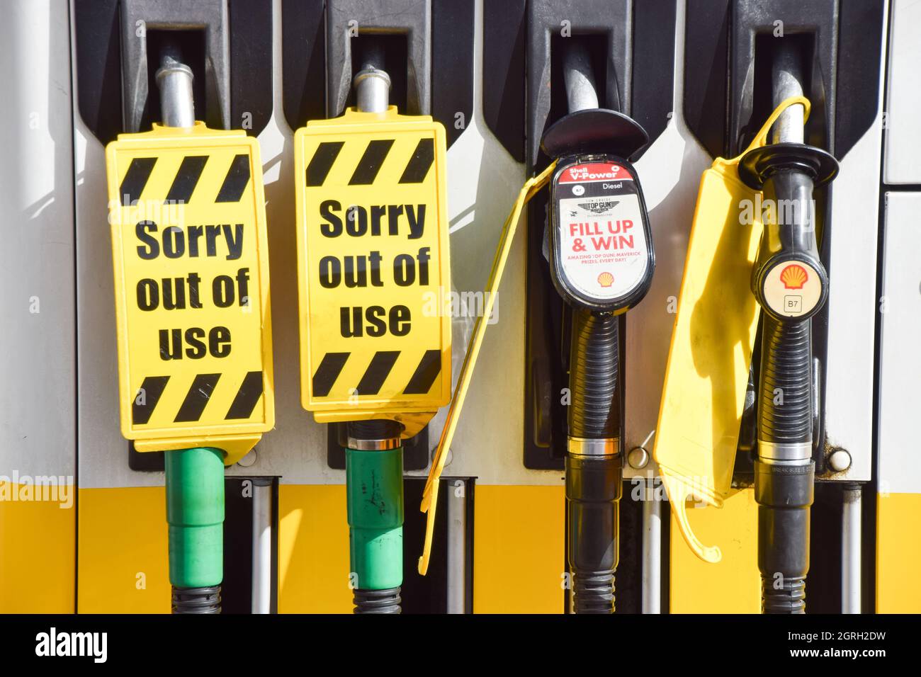 Sorry out of use signs on petrol pumps hi-res stock photography and ...