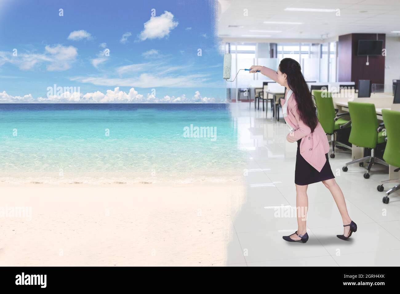 Office at beach hi-res stock photography and images - Alamy