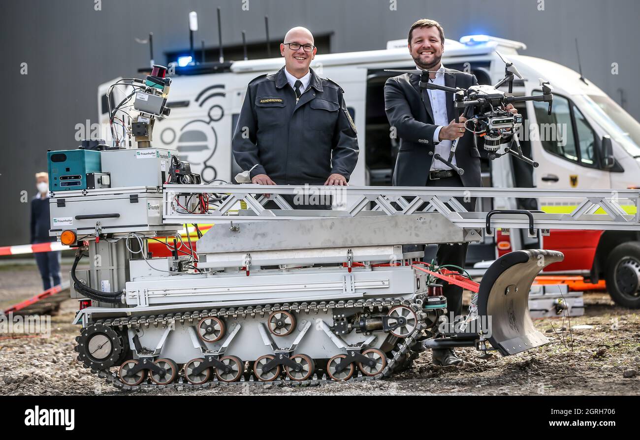 Dortmund, Germany. 01st Oct, 2021. Dirk Aschenbrenner (l), Director of ...
