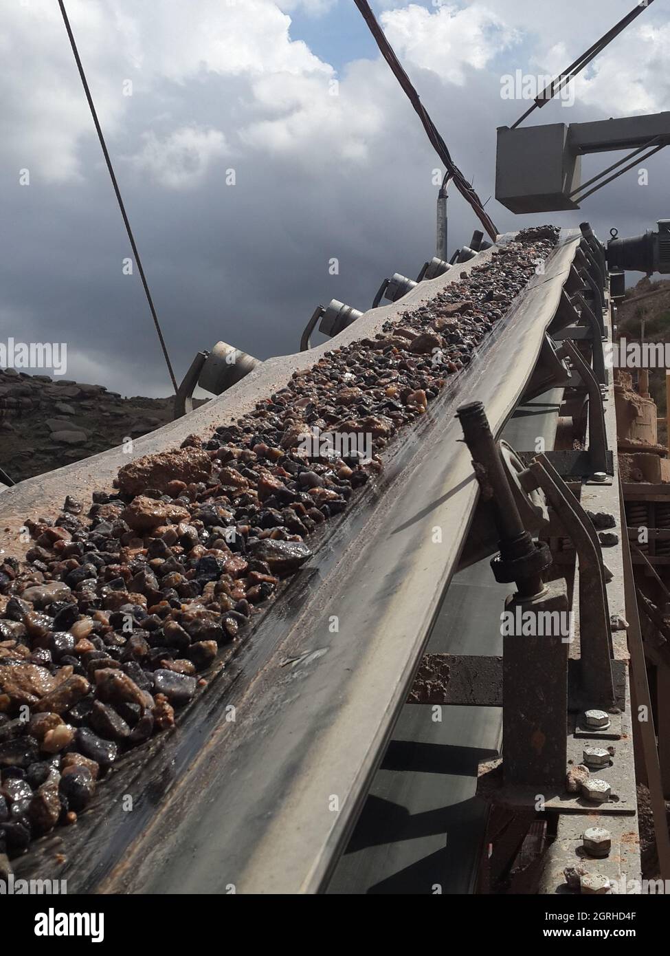 Mining conveyor rocks hi-res stock photography and images - Alamy