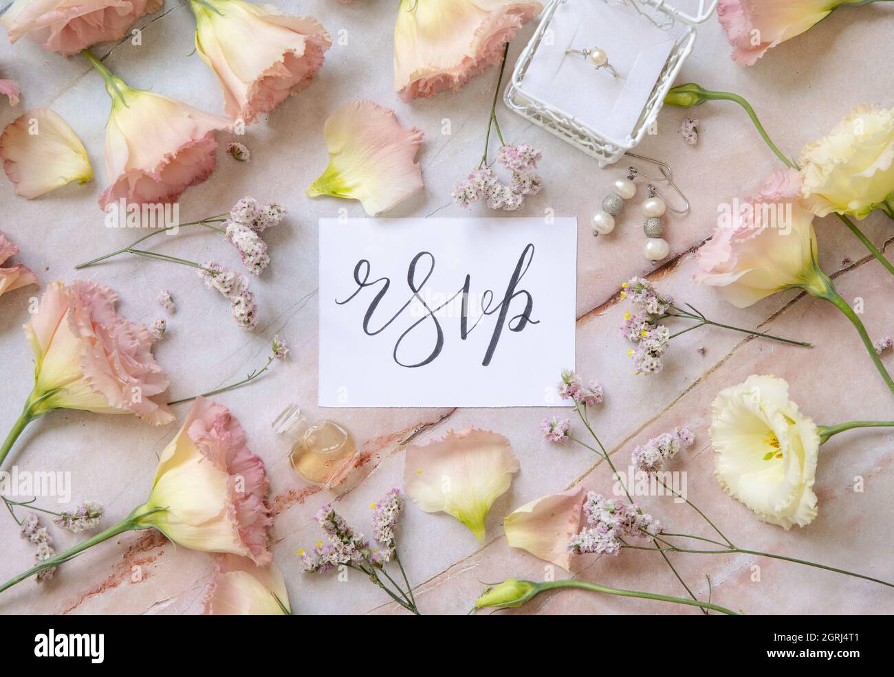 Rsvp text hi-res stock photography and images - Alamy