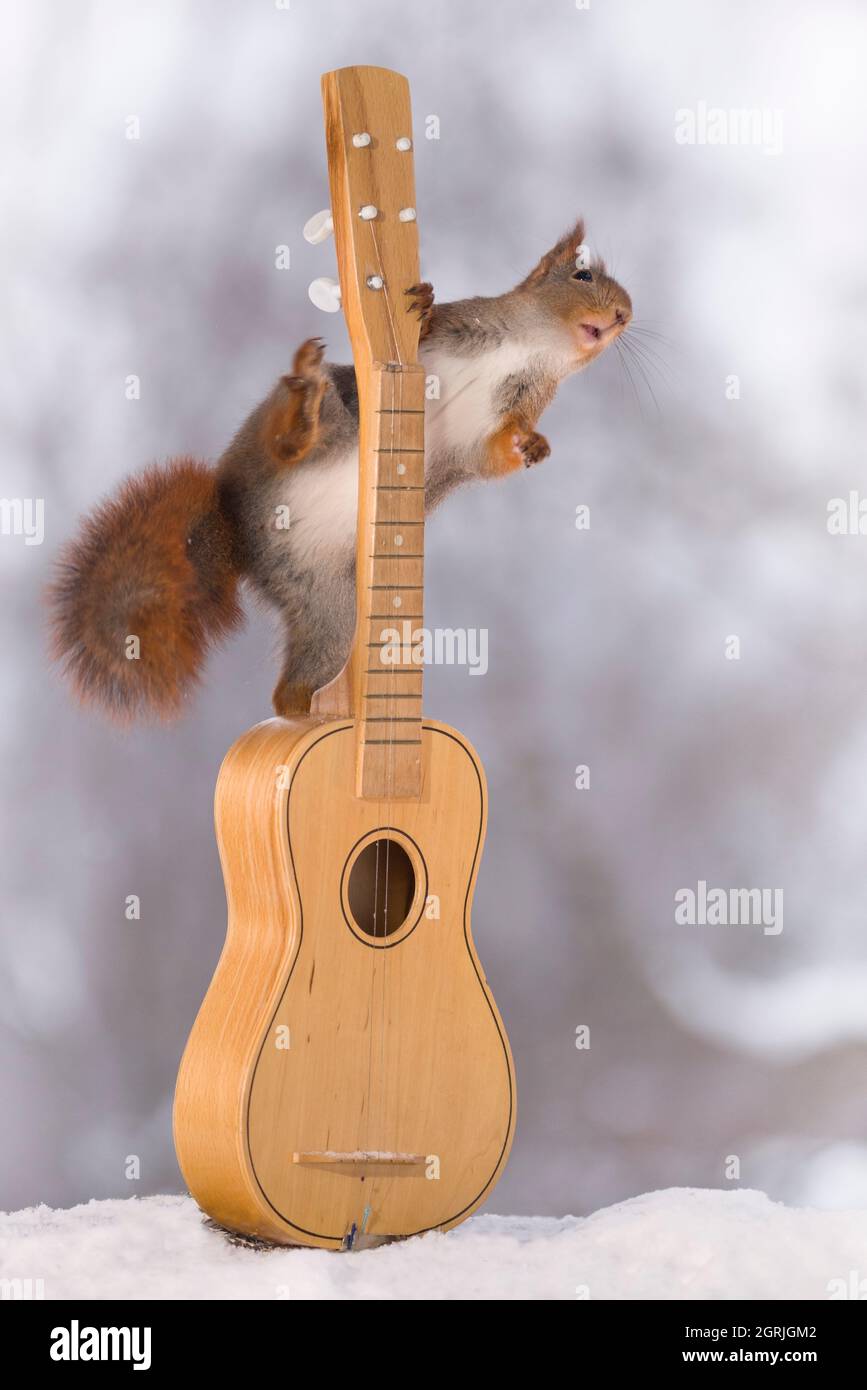 Moving sing hi-res stock photography and images - Alamy