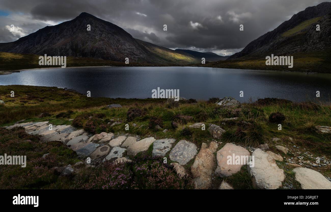 Lake Idwal, Snowdonia National Park, Wales Stock Photo - Alamy