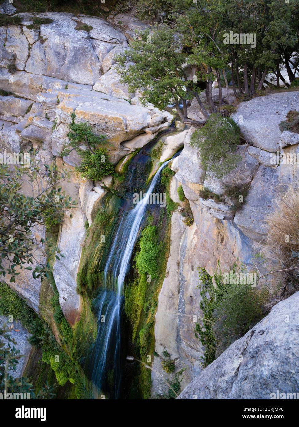 Side view of waterfall hi-res stock photography and images - Alamy