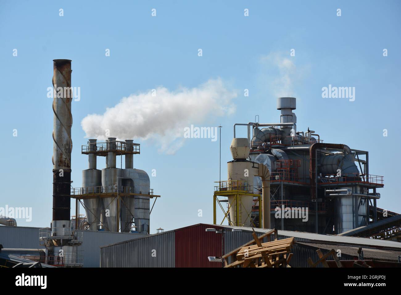 Tall smokestacks hi-res stock photography and images - Alamy