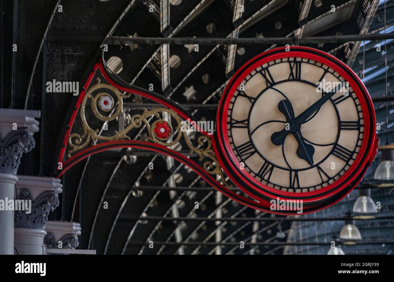 Clock, in Darlington railway station Stock Photo - Alamy