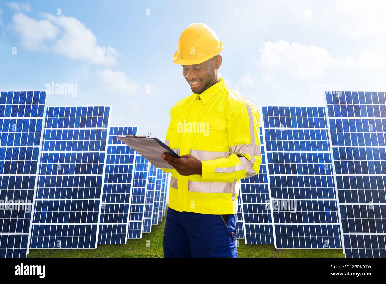 Solar panel install hi-res stock photography and images - Alamy