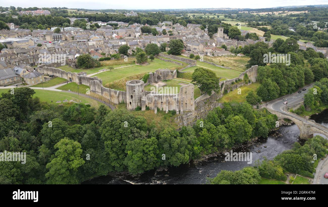 Barnard castle historic building hi-res stock photography and images ...