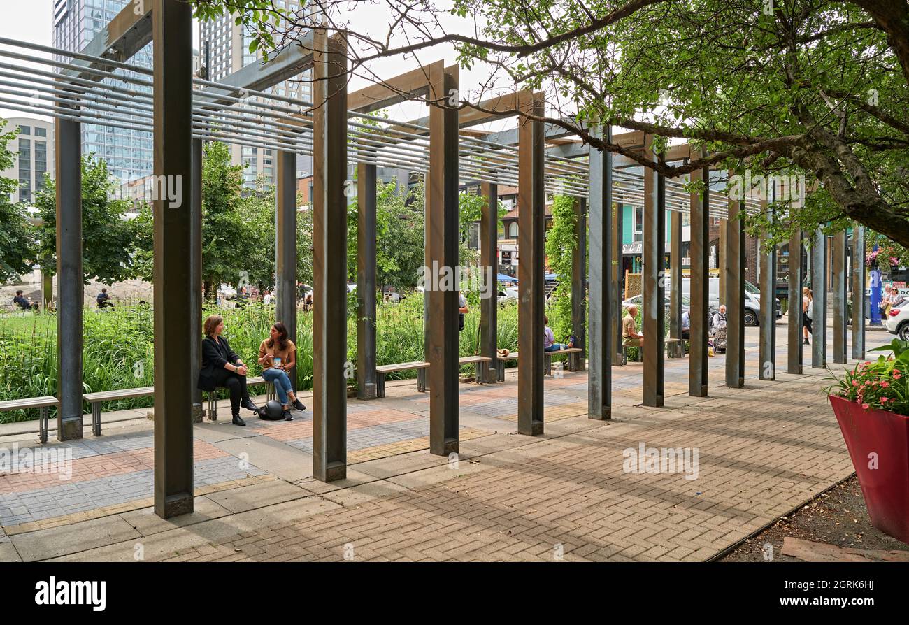 Crowded park sunny day lunch hi-res stock photography and images - Alamy