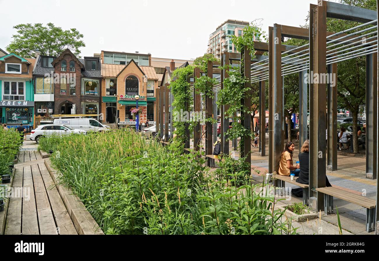 Crowded park sunny day lunch hi-res stock photography and images - Alamy
