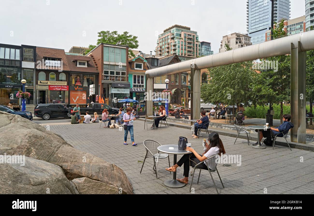 Crowded park sunny day lunch hi-res stock photography and images - Alamy