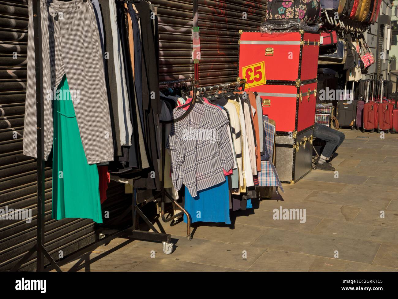 Street traders and customers at Petticoat Lane market in London,England ...