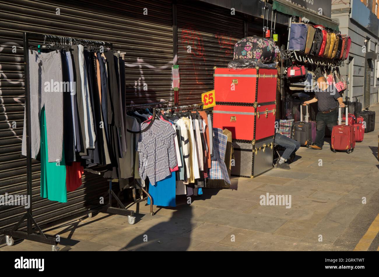 Street traders and customers at Petticoat Lane market in London,England ...