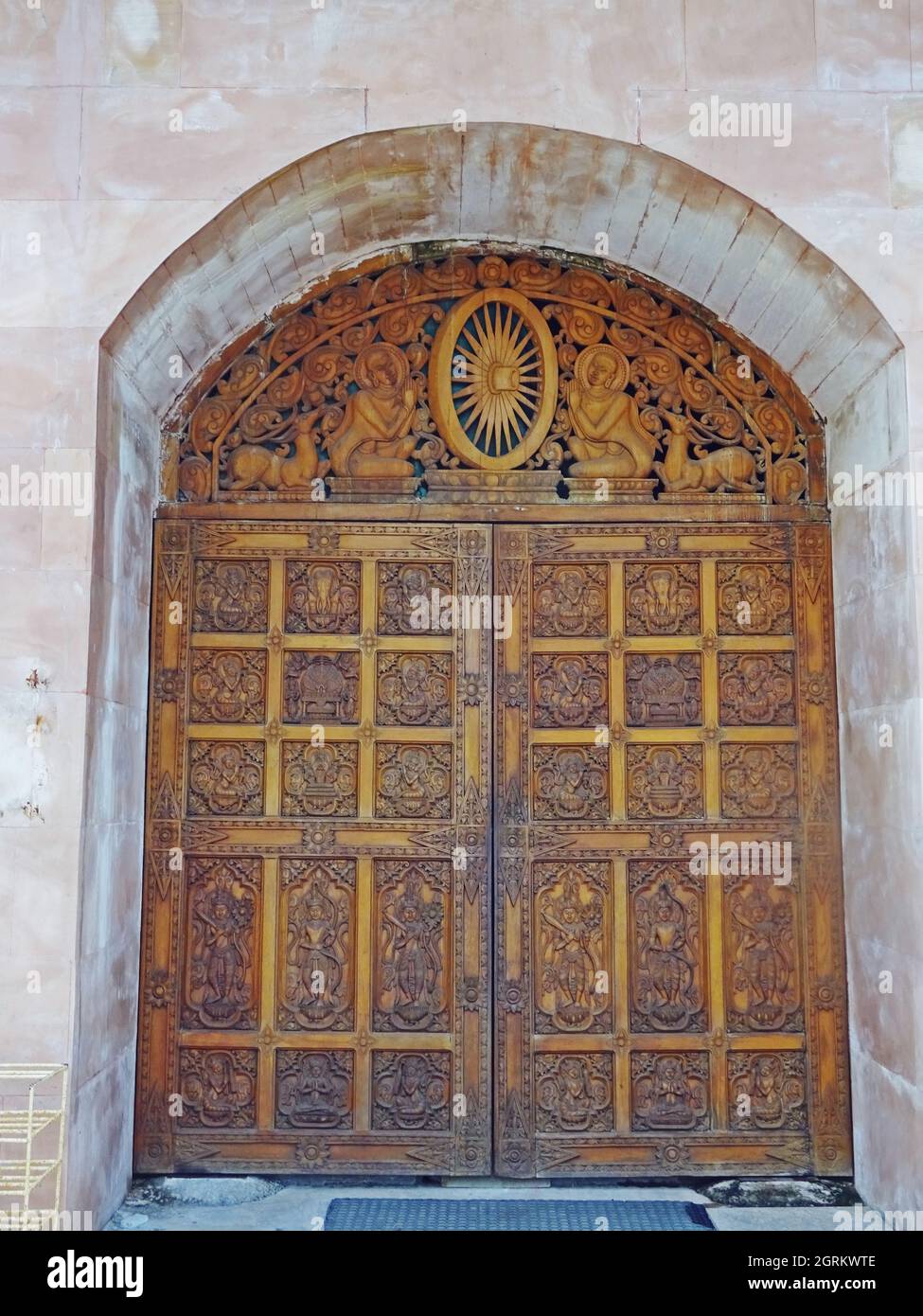 Pagoda door hi-res stock photography and images - Alamy
