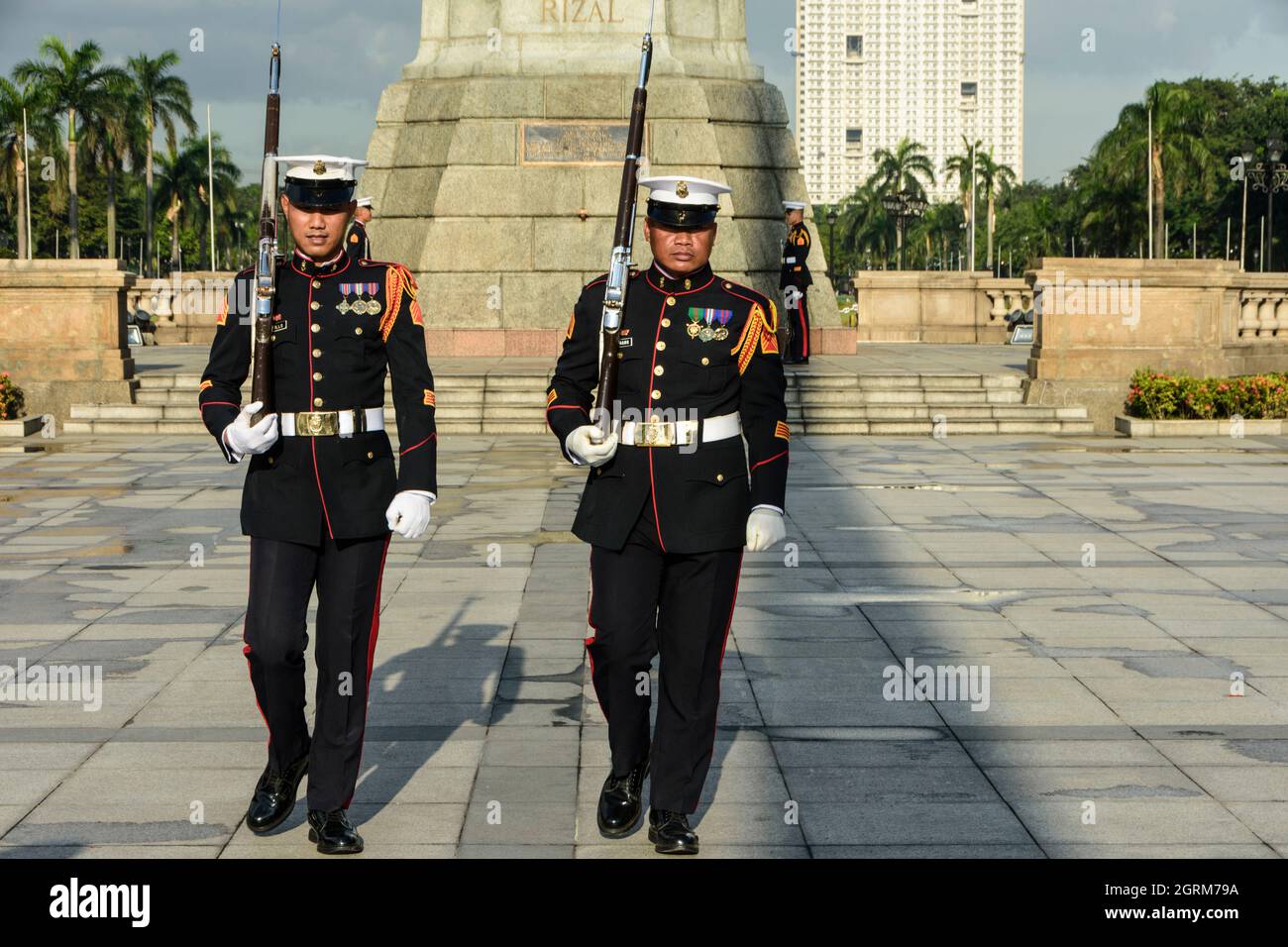 Changing of the guards at the Rizal monument in Luneta, Manila ...