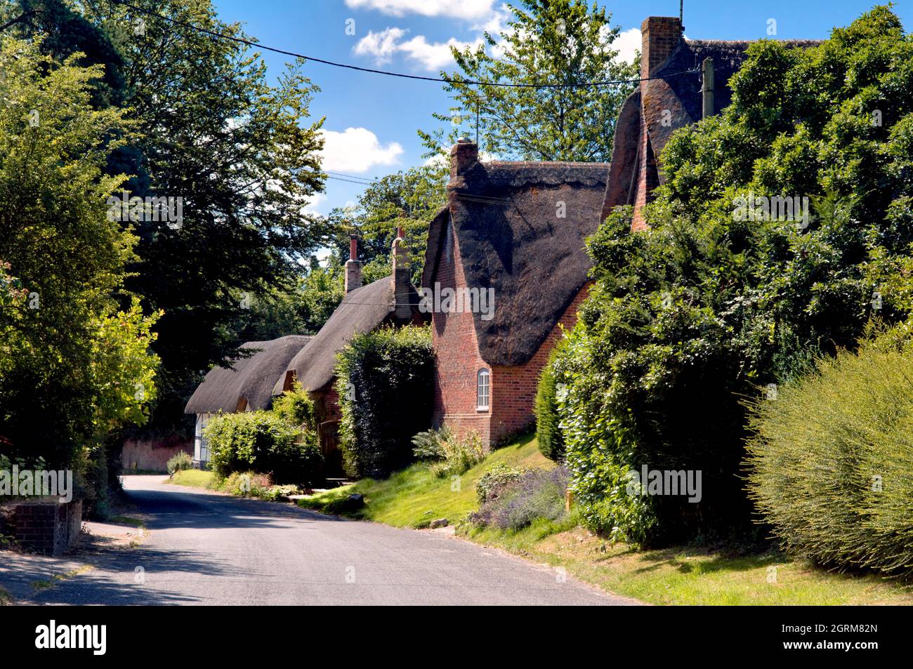 Thatched cottages in Wootton Rivers village, Wiltshire, UK Stock Photo ...