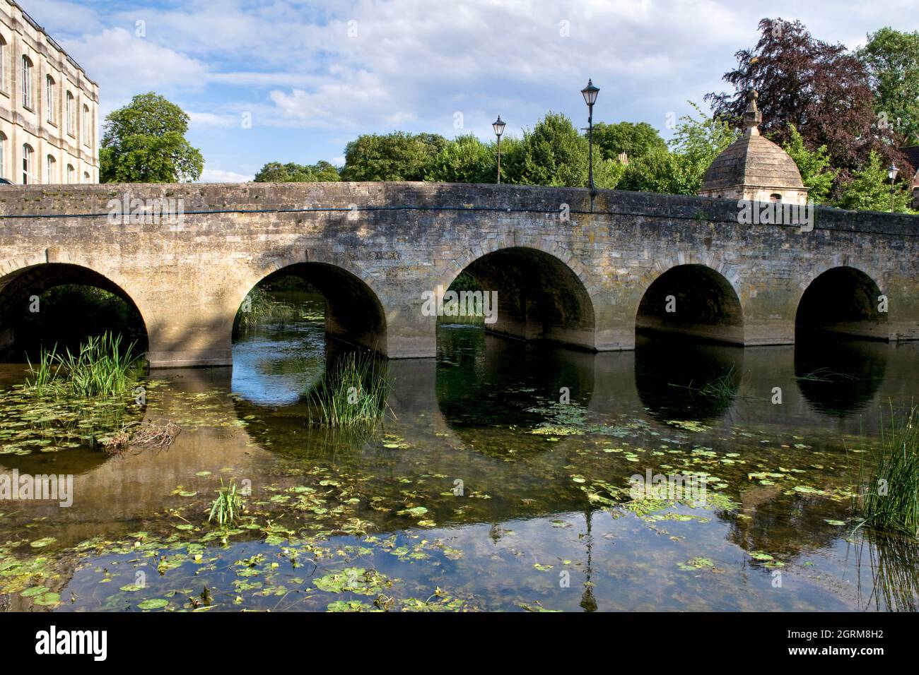 Medieval stone bridge crossing river Avon in Bradford on Avon in ...