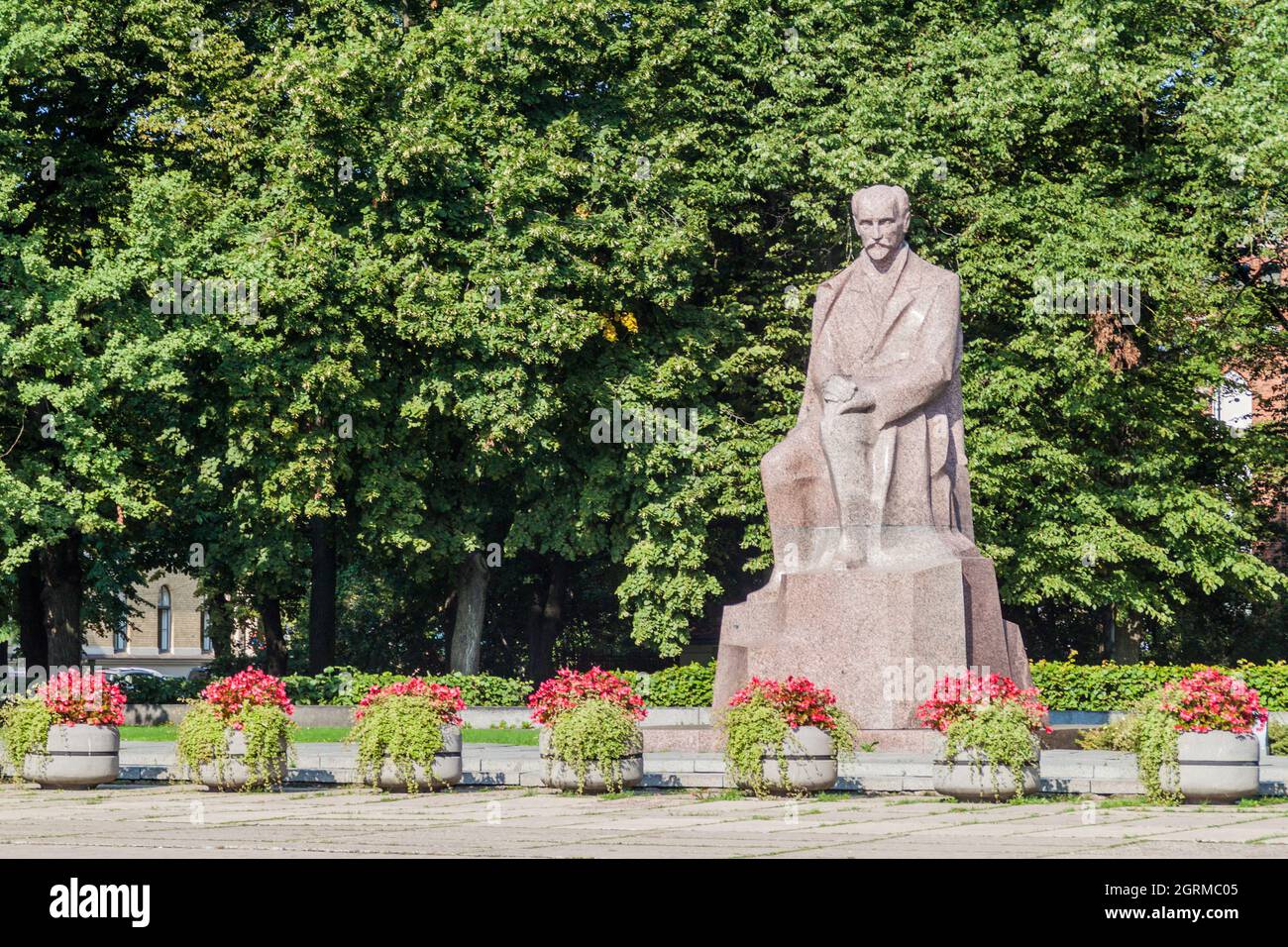 Rainis statue, Esplanade Park in Riga, Latvia Stock Photo - Alamy