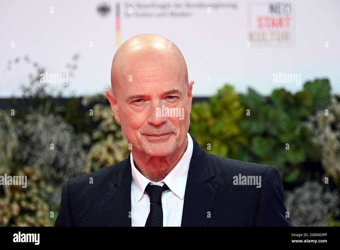 Berlin, Germany. 01st Oct, 2021. Actor Christian Berkel arrives at the ...
