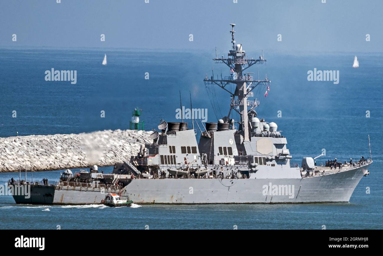 Uss Mitscher Ddg 57 High Resolution Stock Photography and Images - Alamy