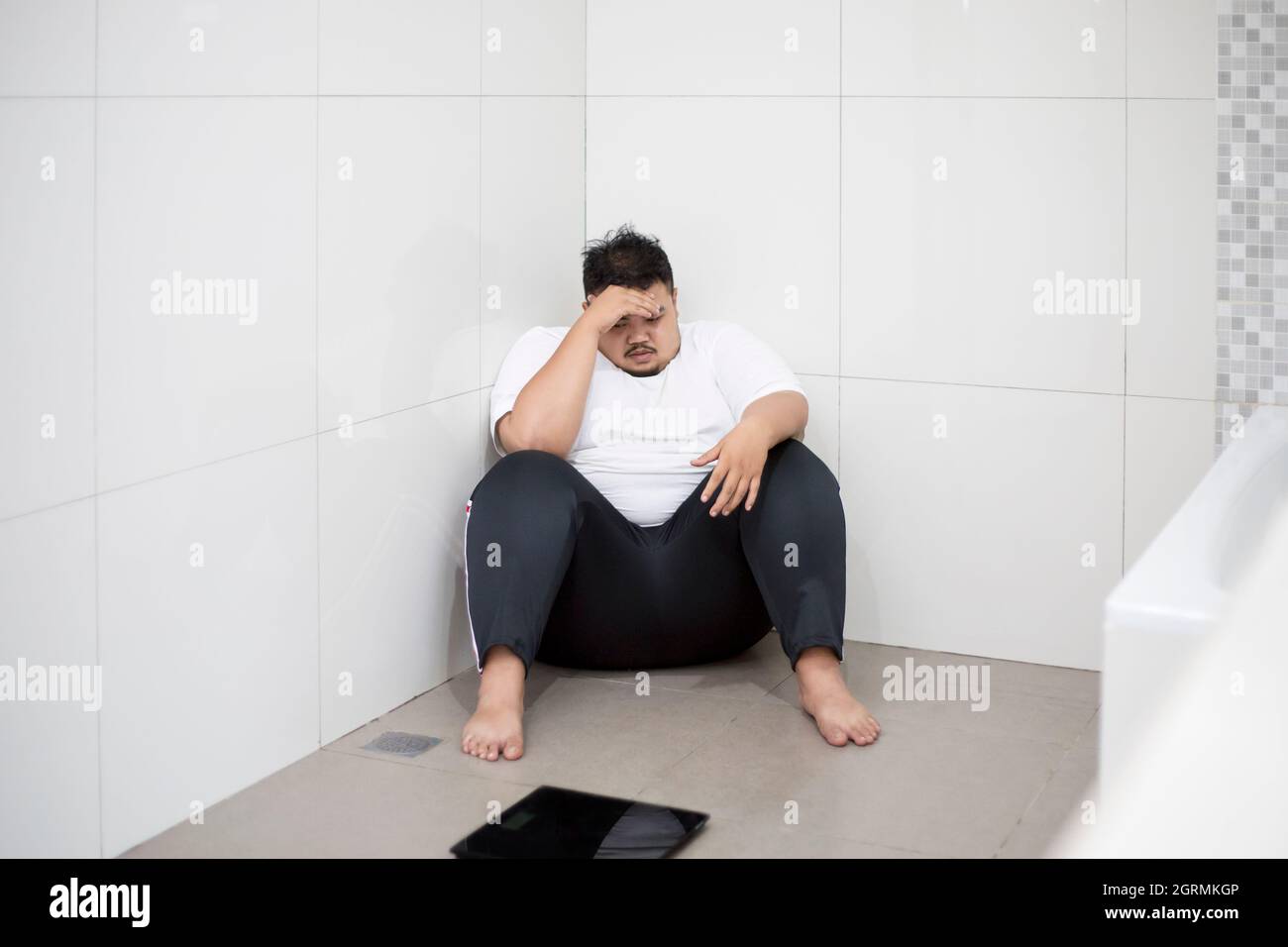 Man scale weight worried hi-res stock photography and images - Alamy