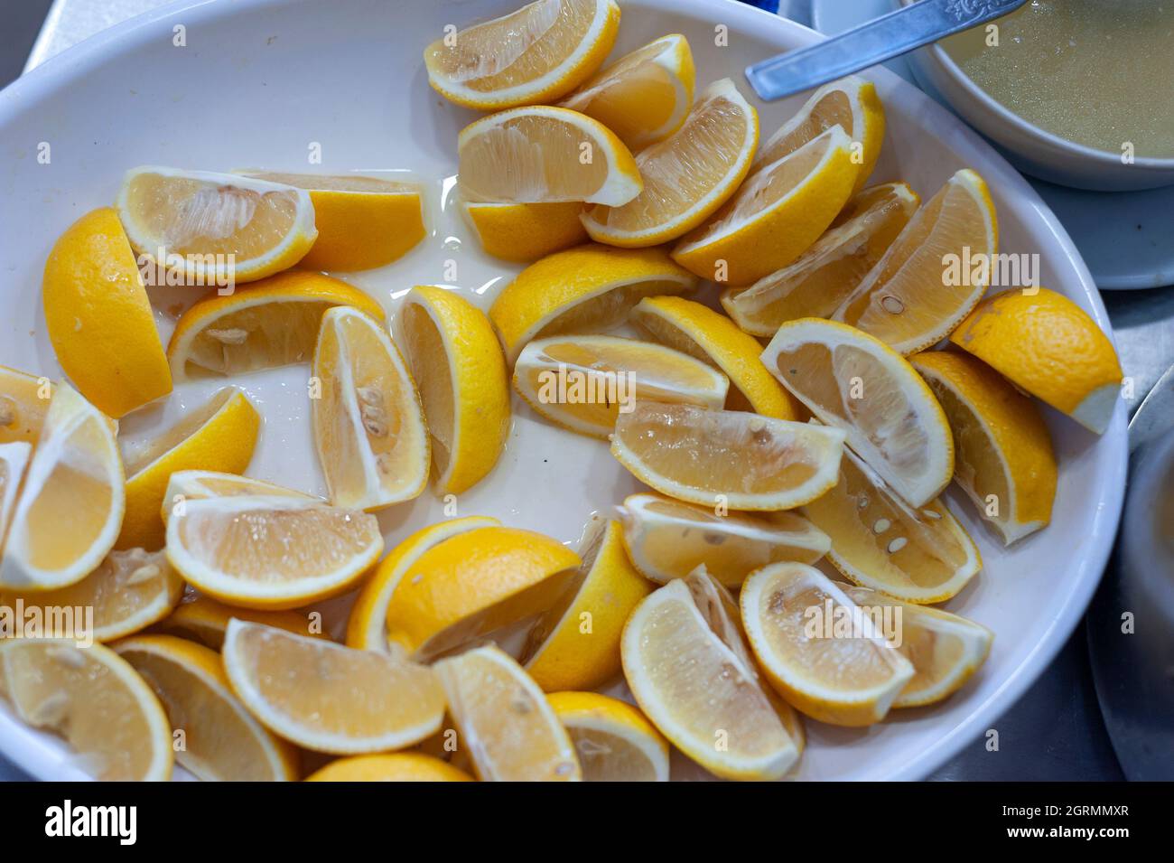 Close up sliced lemons hi-res stock photography and images - Alamy