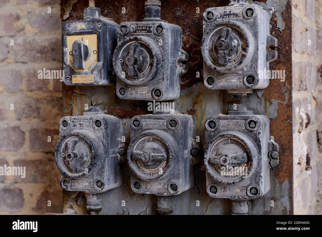 Old bakelite light switch hi-res stock photography and images - Alamy