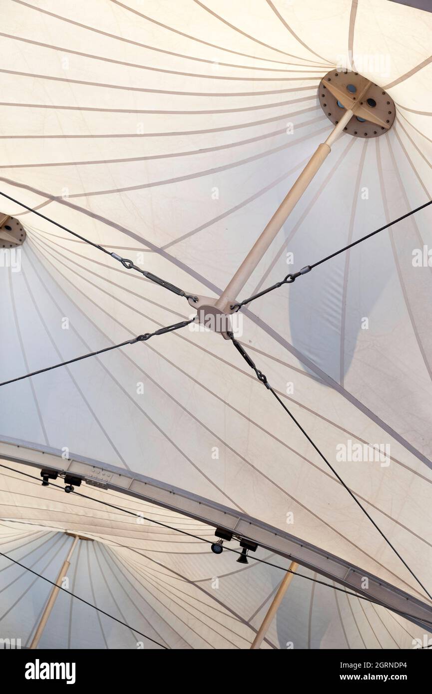 Roof of the shopping mall Stock Photo - Alamy