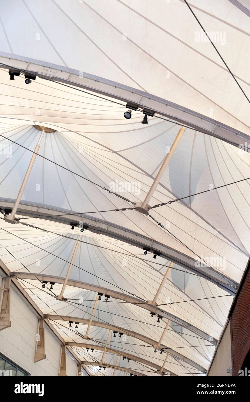 Roof of the shopping mall Stock Photo - Alamy