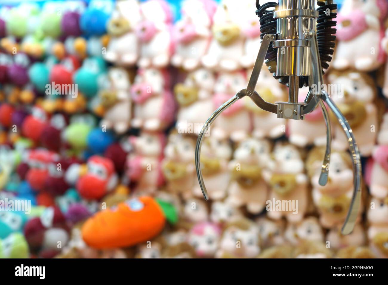 Grabbing claw hi-res stock photography and images - Alamy