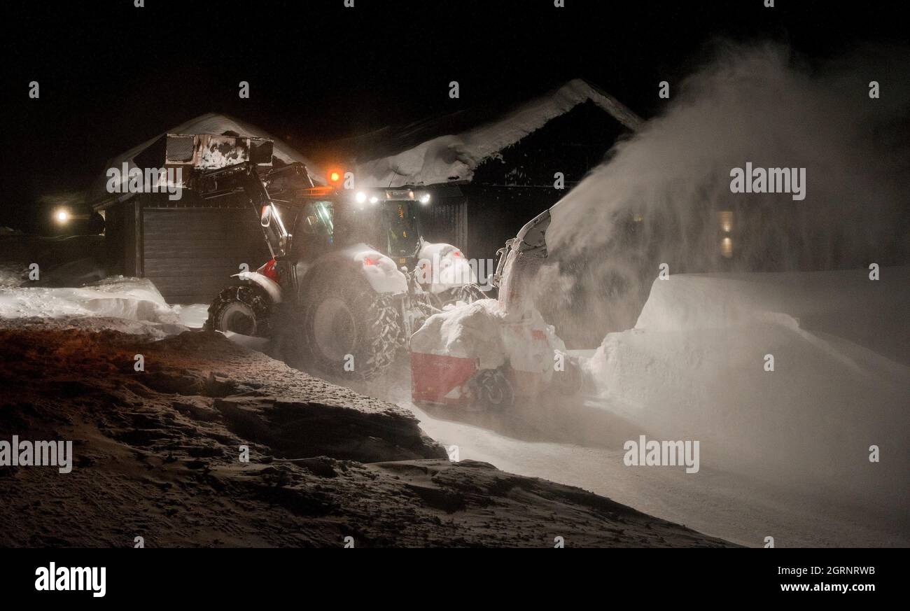 Tractor removing snow hi-res stock photography and images - Alamy