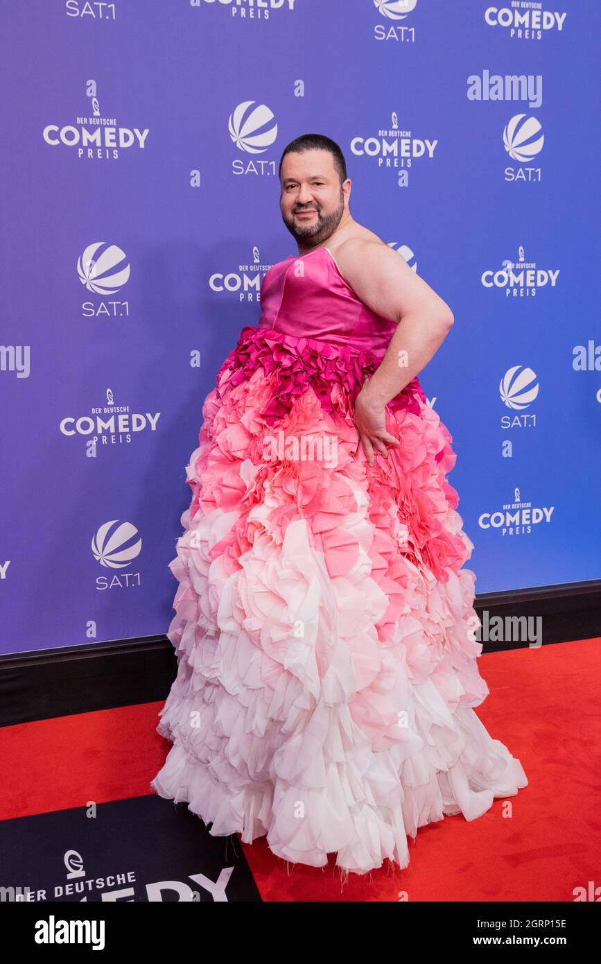 Cologne, Germany. 01st Oct, 2021. Oliver Polak comes down the red ...