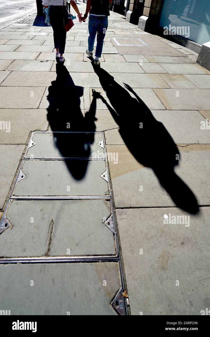 Shadow with two people hi-res stock photography and images - Alamy