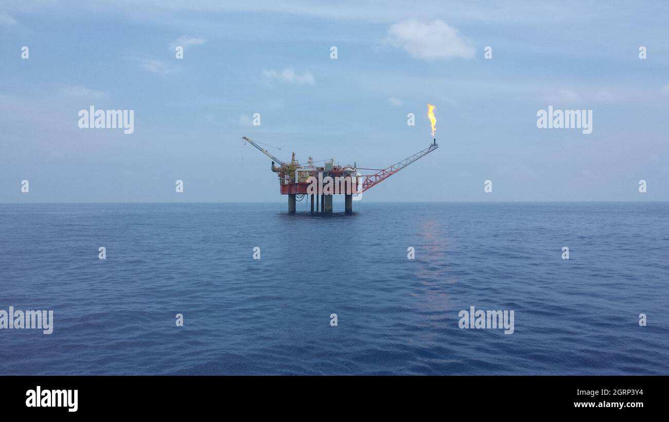 Offshore oil flare hi-res stock photography and images - Alamy