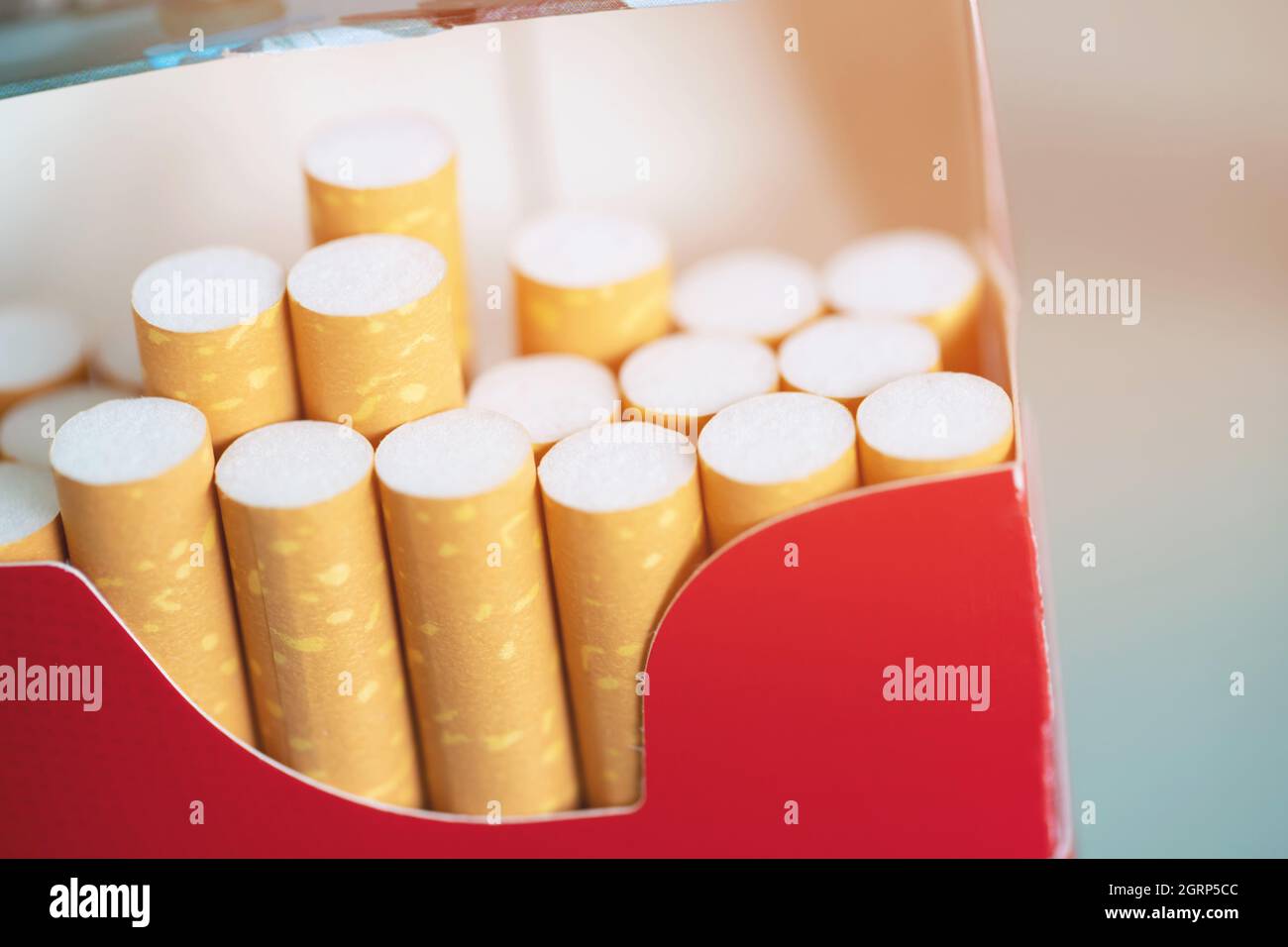 Cigarette packing hi-res stock photography and images - Alamy