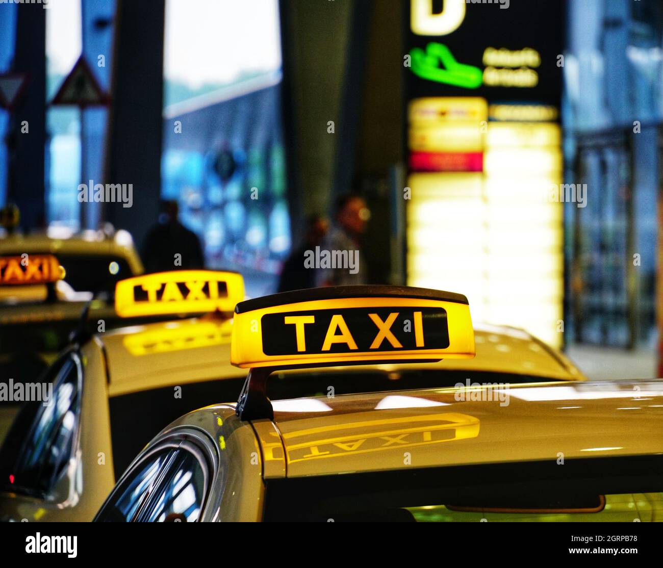 Man on taxi roof hi-res stock photography and images - Alamy