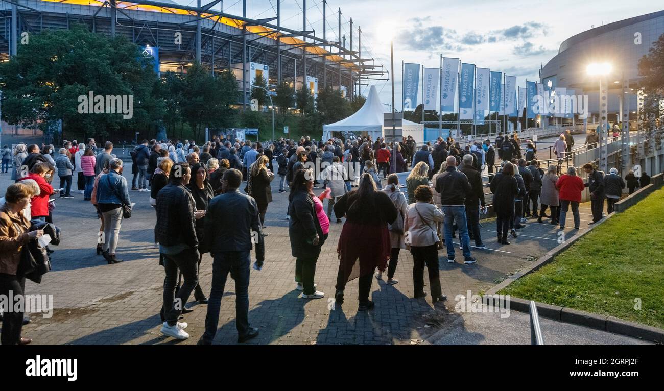 Hamburg, Germany. 01st Oct, 2021. Visitors to Roland Kaiser's concert ...