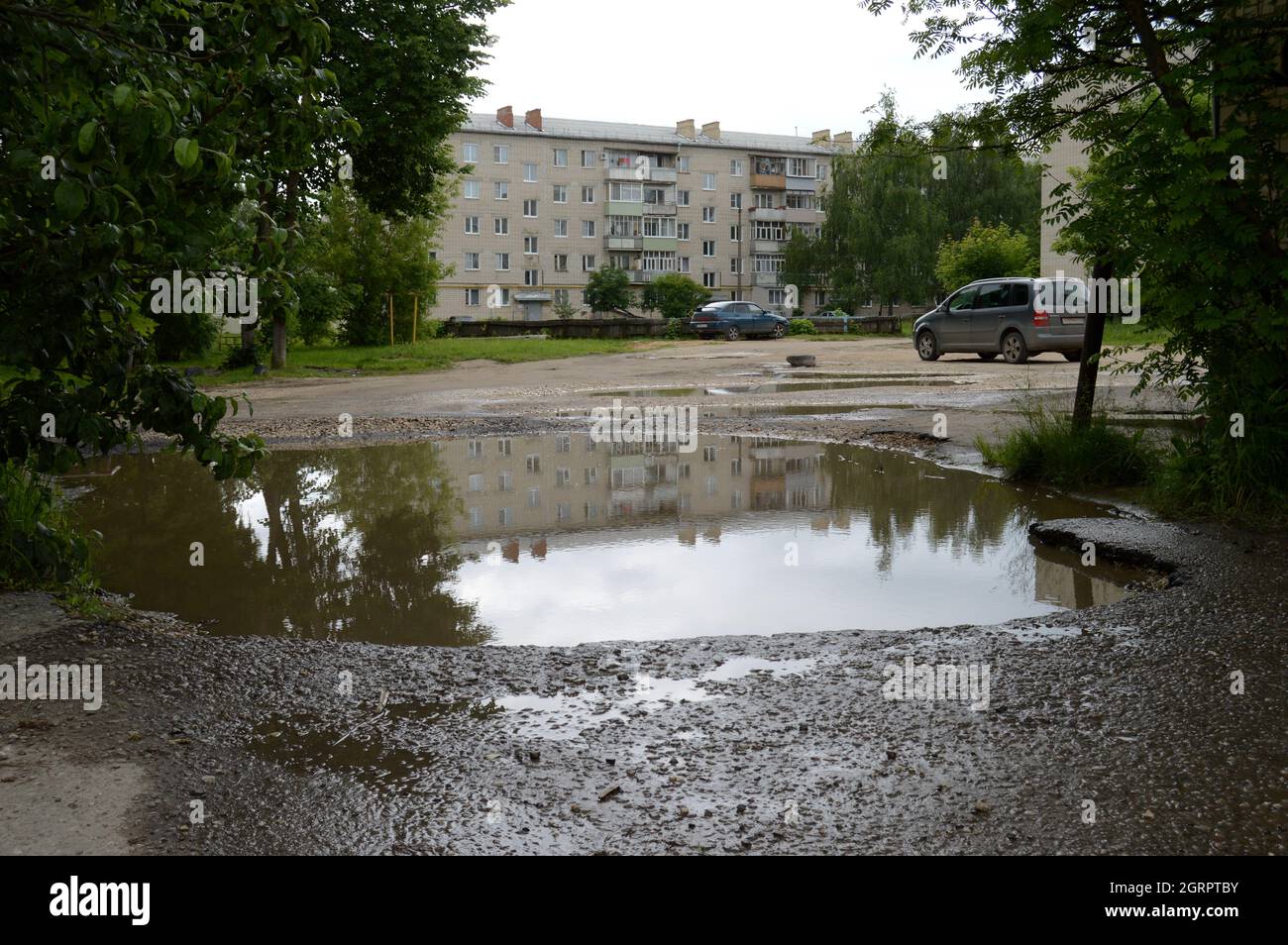Dirt courtyard hi-res stock photography and images - Alamy