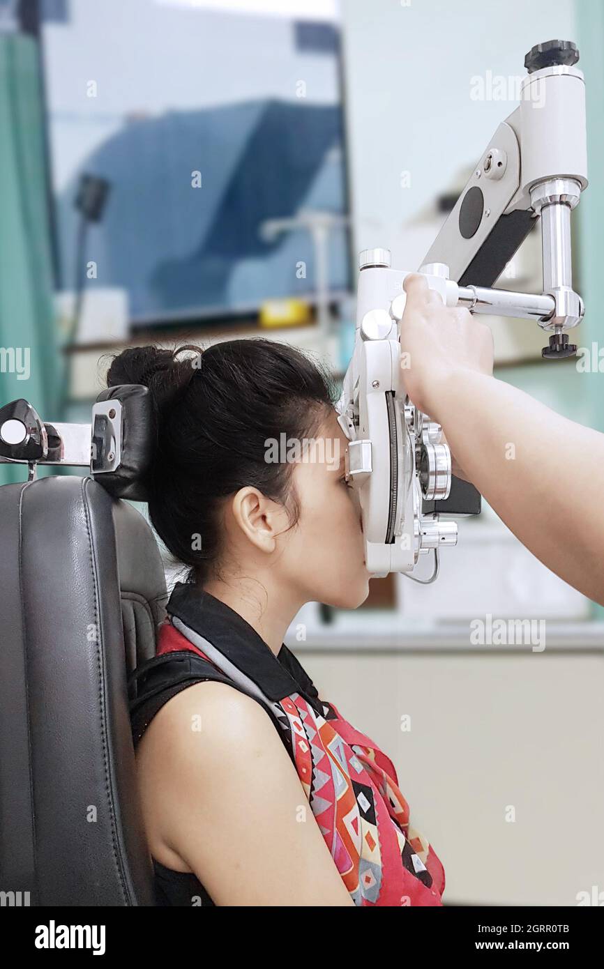 Eye checkup indian hi-res stock photography and images - Alamy