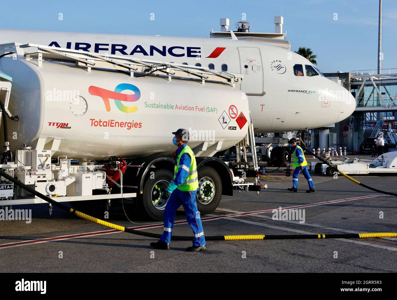 Aviation Industry Sustainable Fuel High Resolution Stock Photography ...