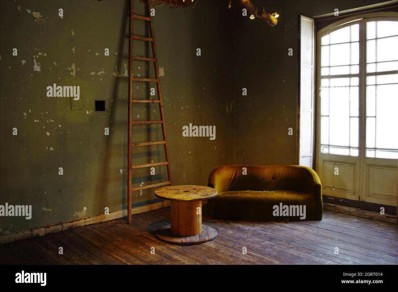 Rotting chair hi-res stock photography and images - Alamy